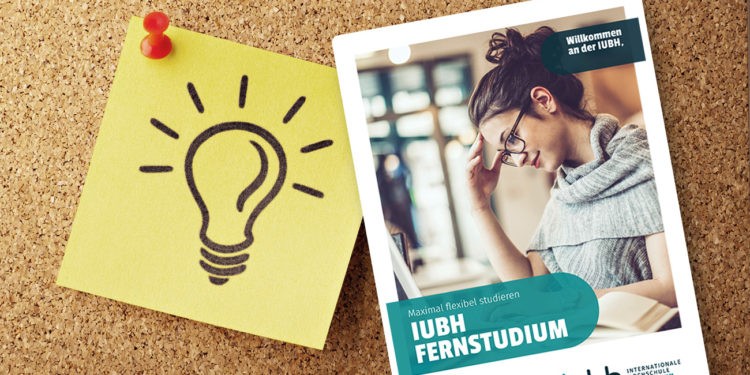 IU Fernstudium: Infomaterial kostenlos anfordern